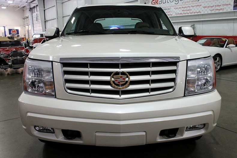 2002 Cadillac Escalade Ext | GR Auto Gallery