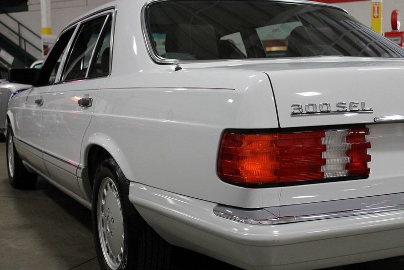 1990 Mercedes-Benz 300 SEL | GR Auto Gallery