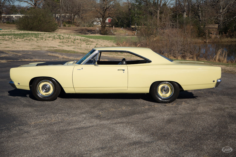 1968 Plymouth Road Runner | Art & Speed Classic Car Gallery in Memphis, TN