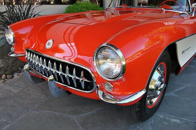 1957 Chevrolet Corvette Venetian Red/White_4229