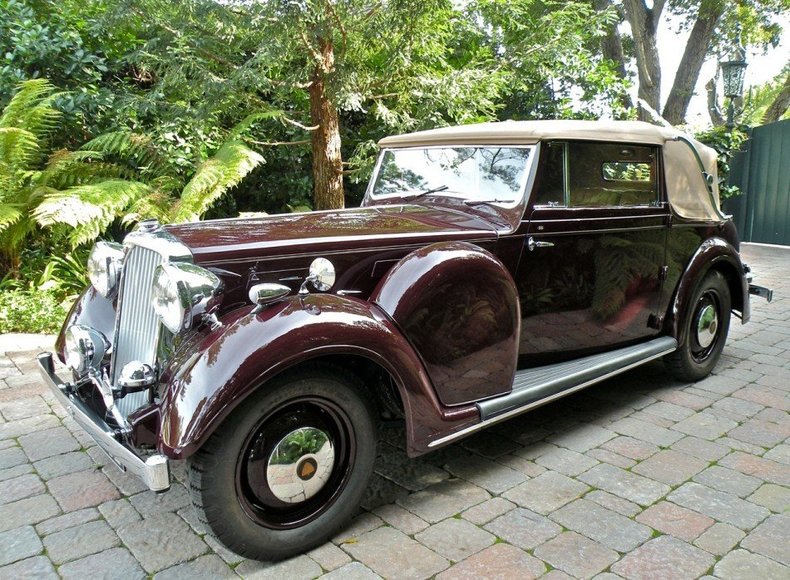 1940 Rover "Twenty" | http://www.charlescrail.com/
