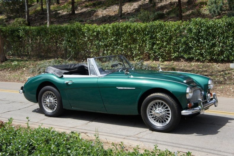1968 Austin Healey 3000 | http://www.charlescrail.com/