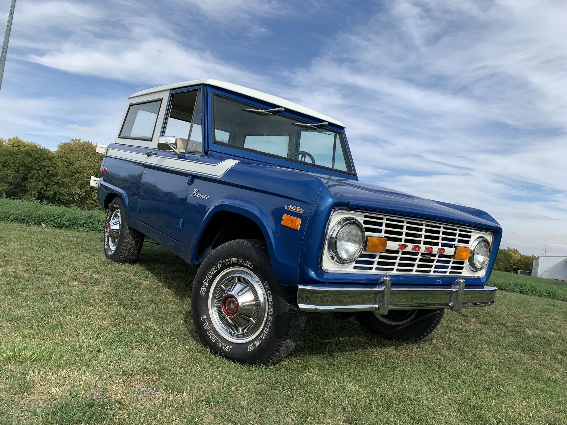 1976 Ford Bronco | Ford Bronco Restoration Experts - Maxlider Brothers ...
