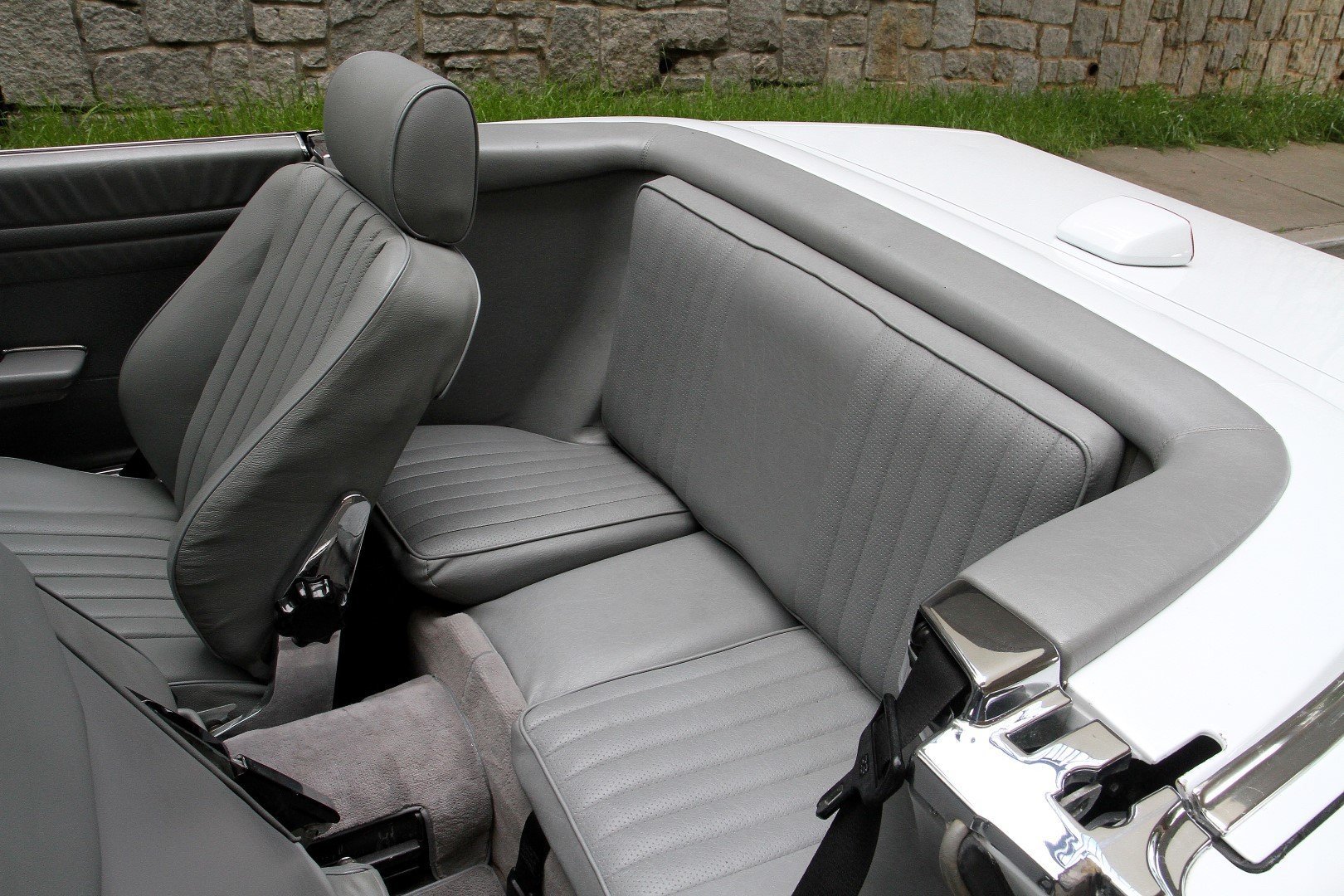 1986 Mercedes-Benz 560 SL | Motorcar Studio