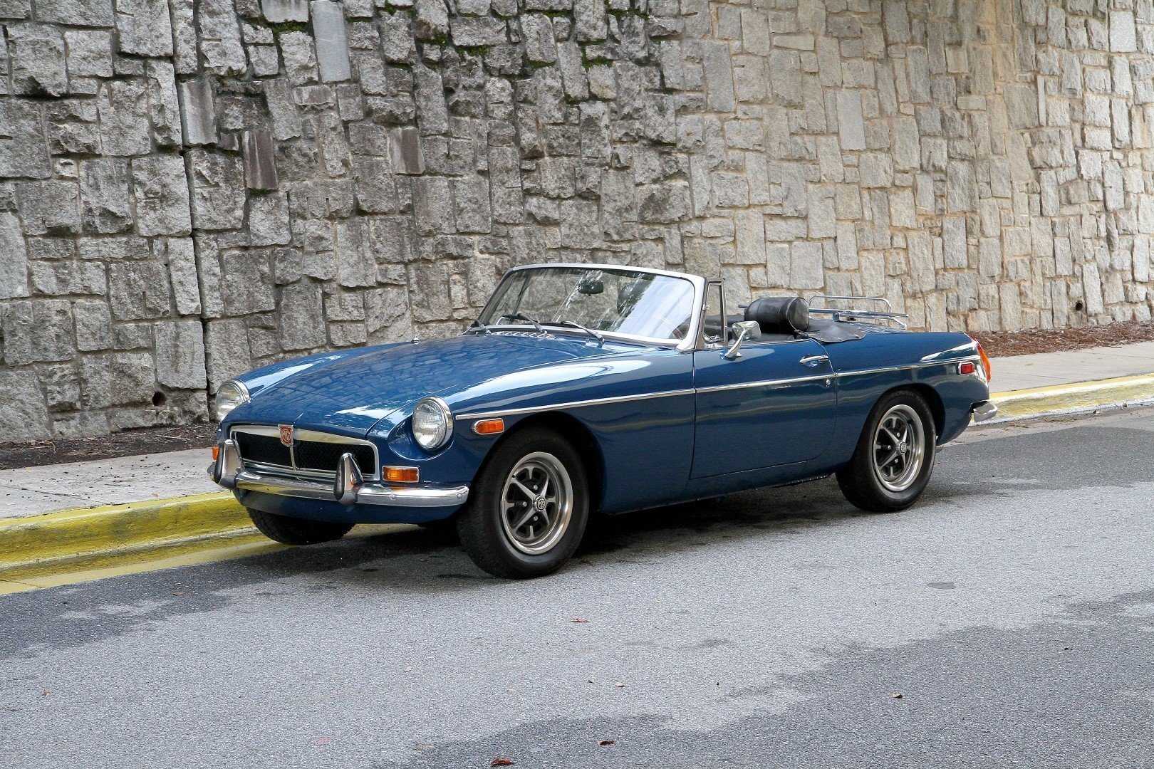 1973 MG MGB | Motorcar Studio