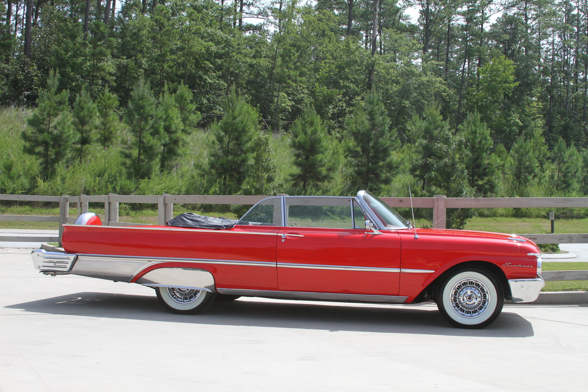 1961 Ford Galaxie Sunliner | Motor City Classic Cars