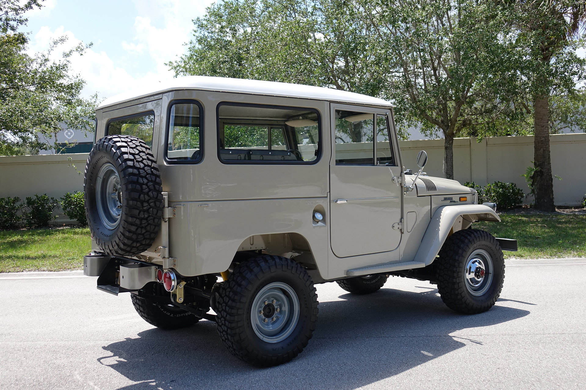 1971 Toyota FJ40 | Motor City Classic Cars