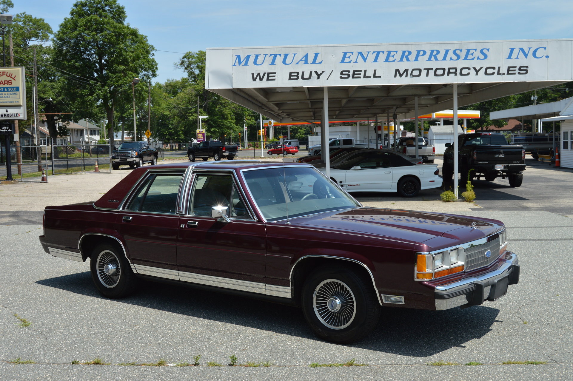1989 Ford Crown Victoria | Mutual Enterprises Inc