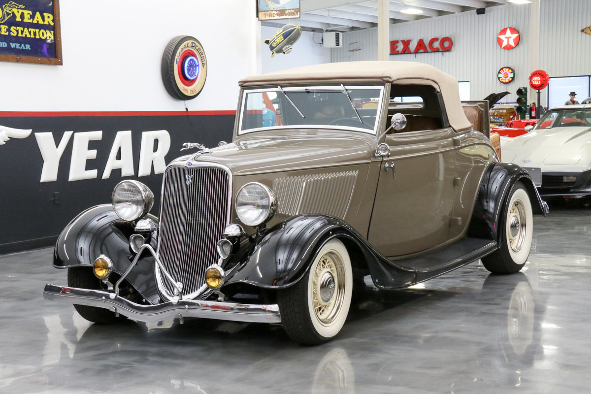 1933 Ford Deluxe | Street Dreams