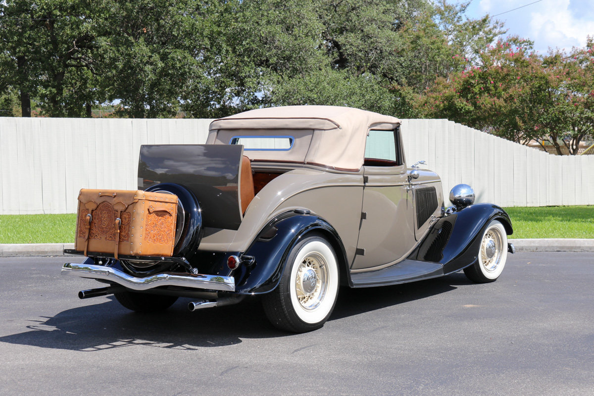 1933 Ford Deluxe 33 Ford Roadster rumble seat glass body but looks ...