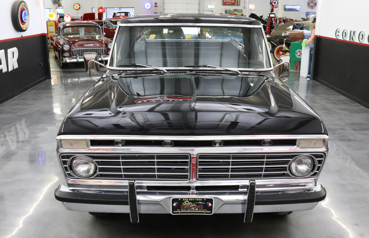1975 Ford F150 | Street Dreams
