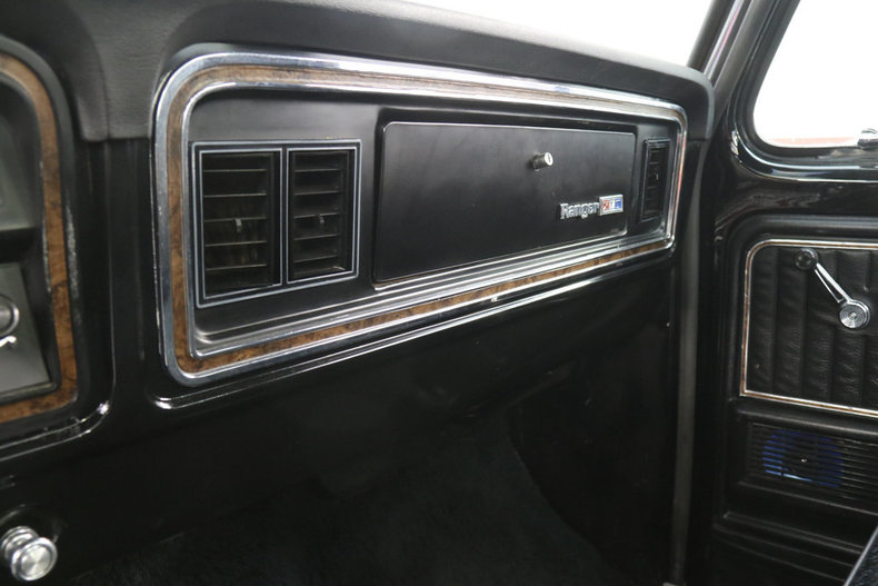 1975 Ford F150 | Street Dreams