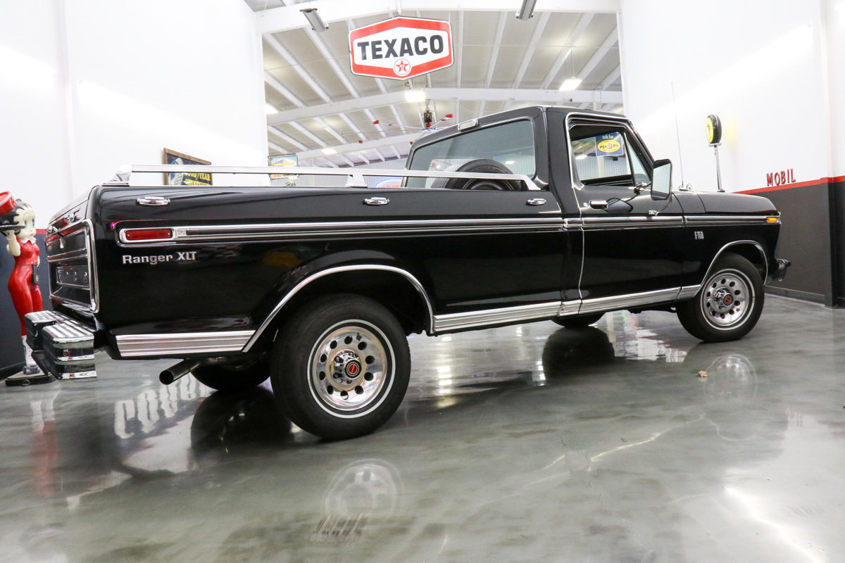1975 Ford F150 | Street Dreams