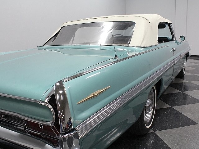 1962 Pontiac Bonneville | Streetside Classics - The Nation's Trusted ...