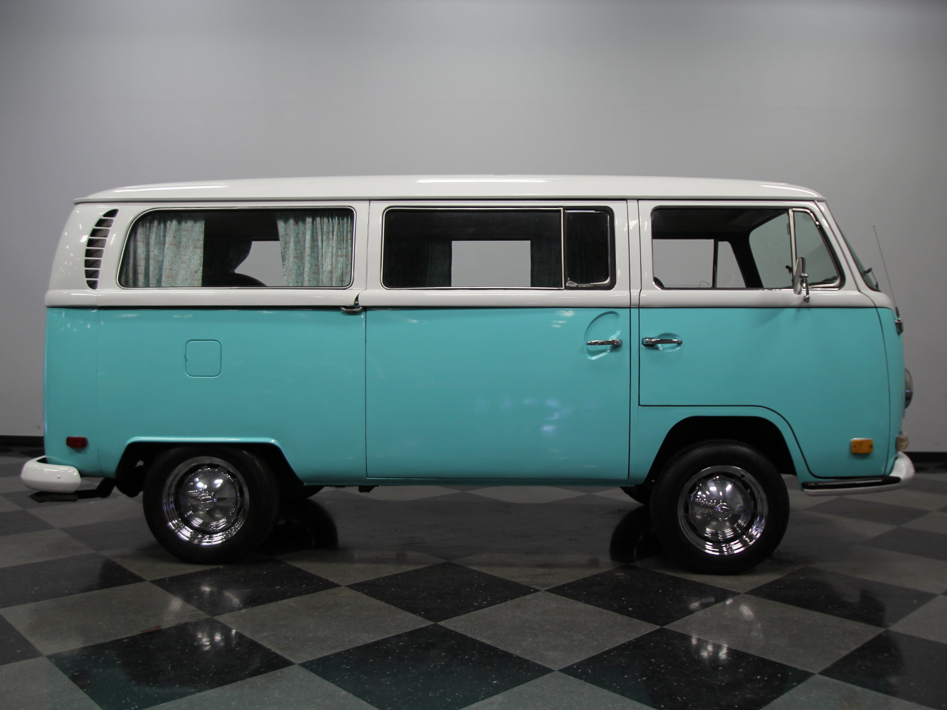 1970 Volkswagen Bus | Streetside Classics - The Nation's Trusted ...