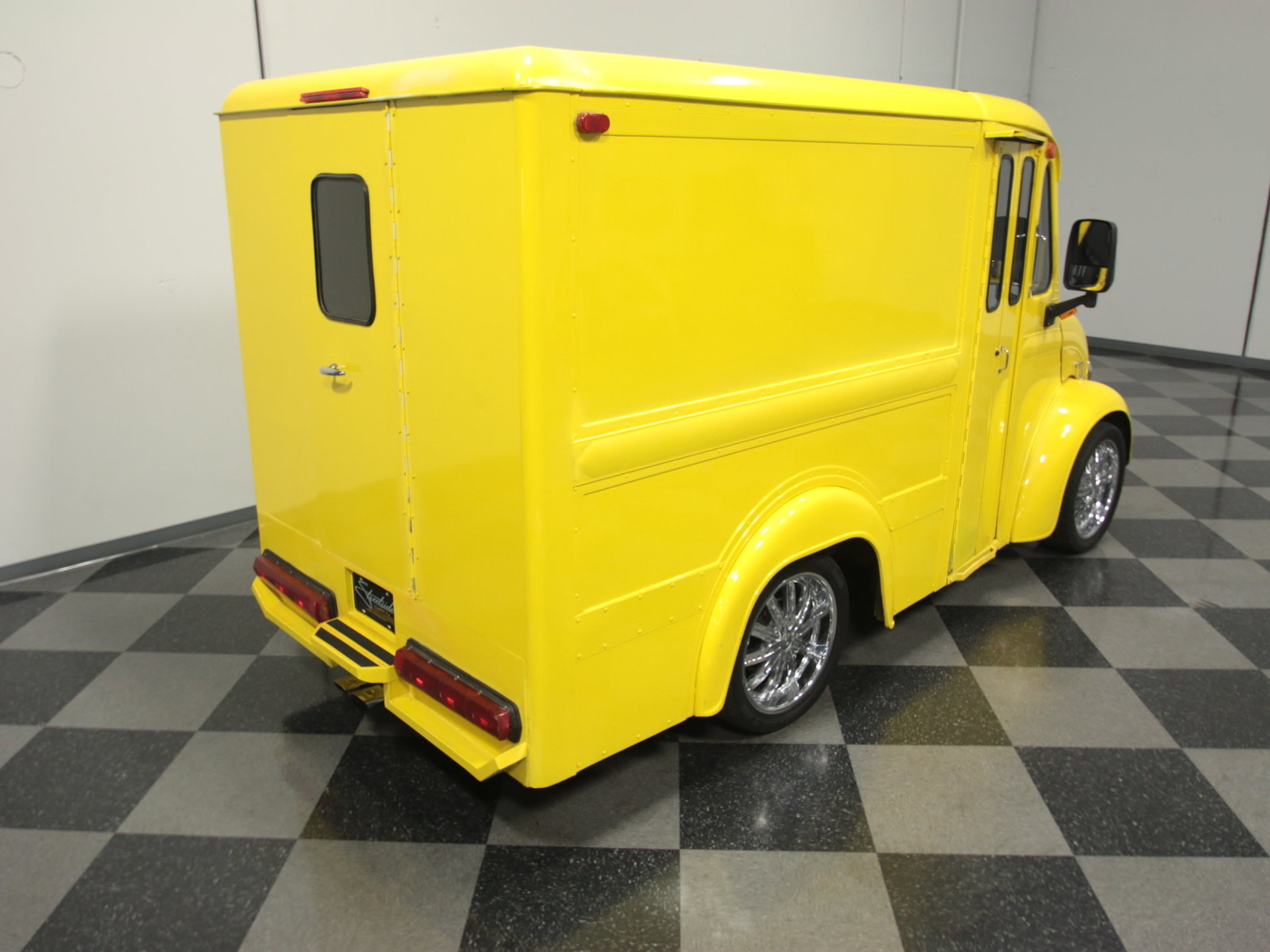 1964 DIVCO 100B | Streetside Classics - The Nation's Trusted Classic ...