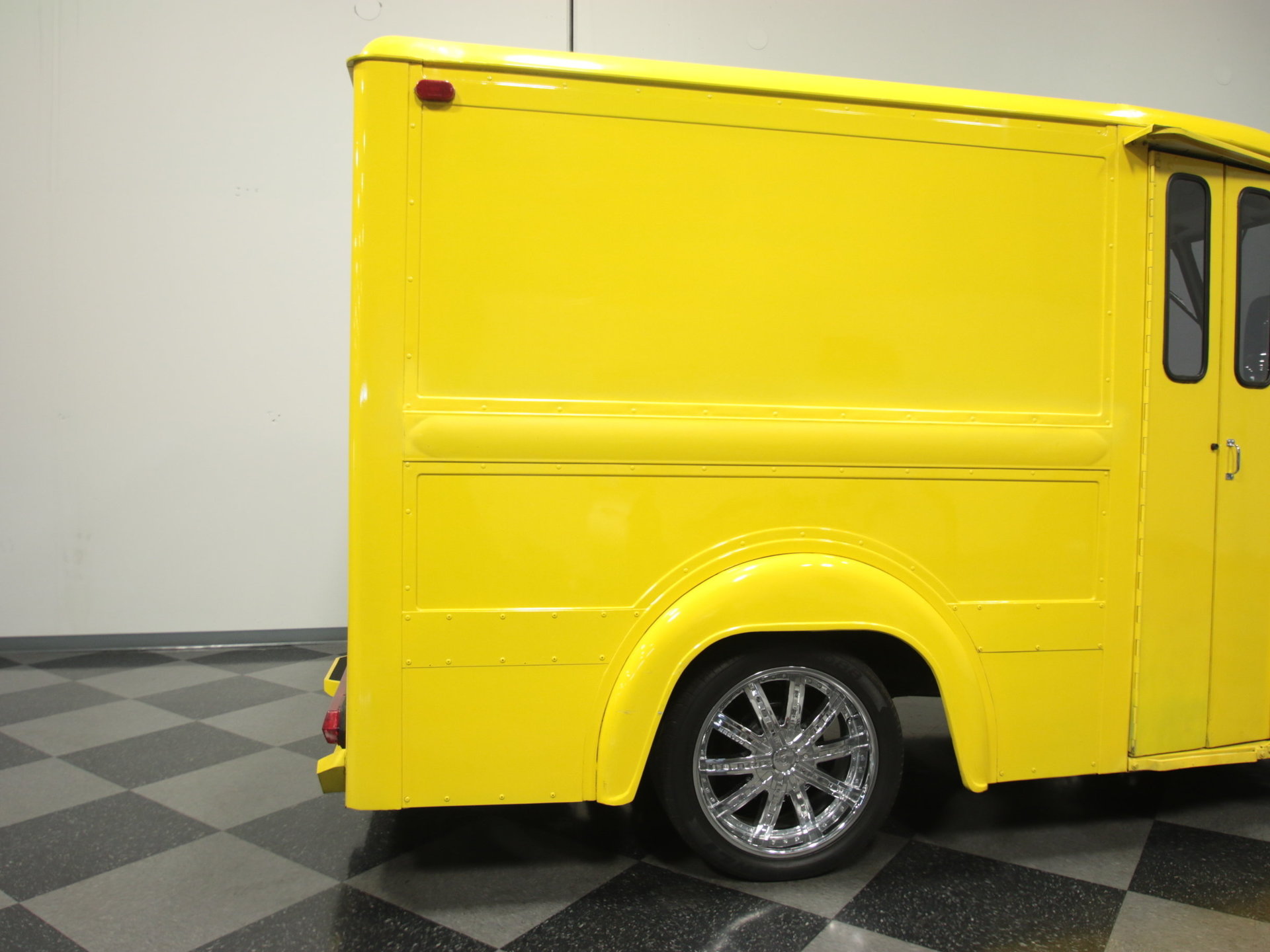 1964 DIVCO 100B | Streetside Classics - The Nation's Trusted Classic ...