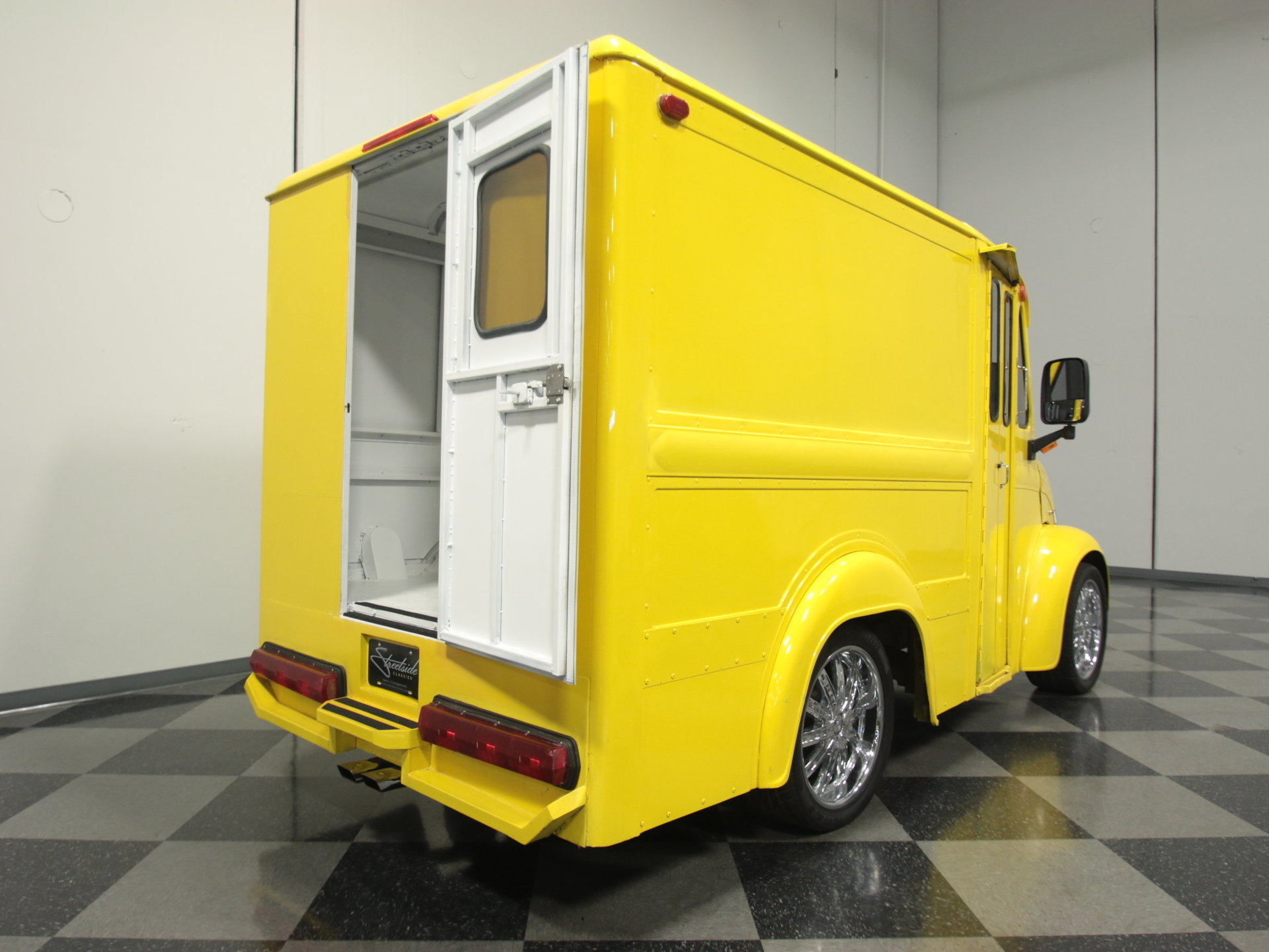 1964 DIVCO 100B | Streetside Classics - The Nation's Trusted Classic ...