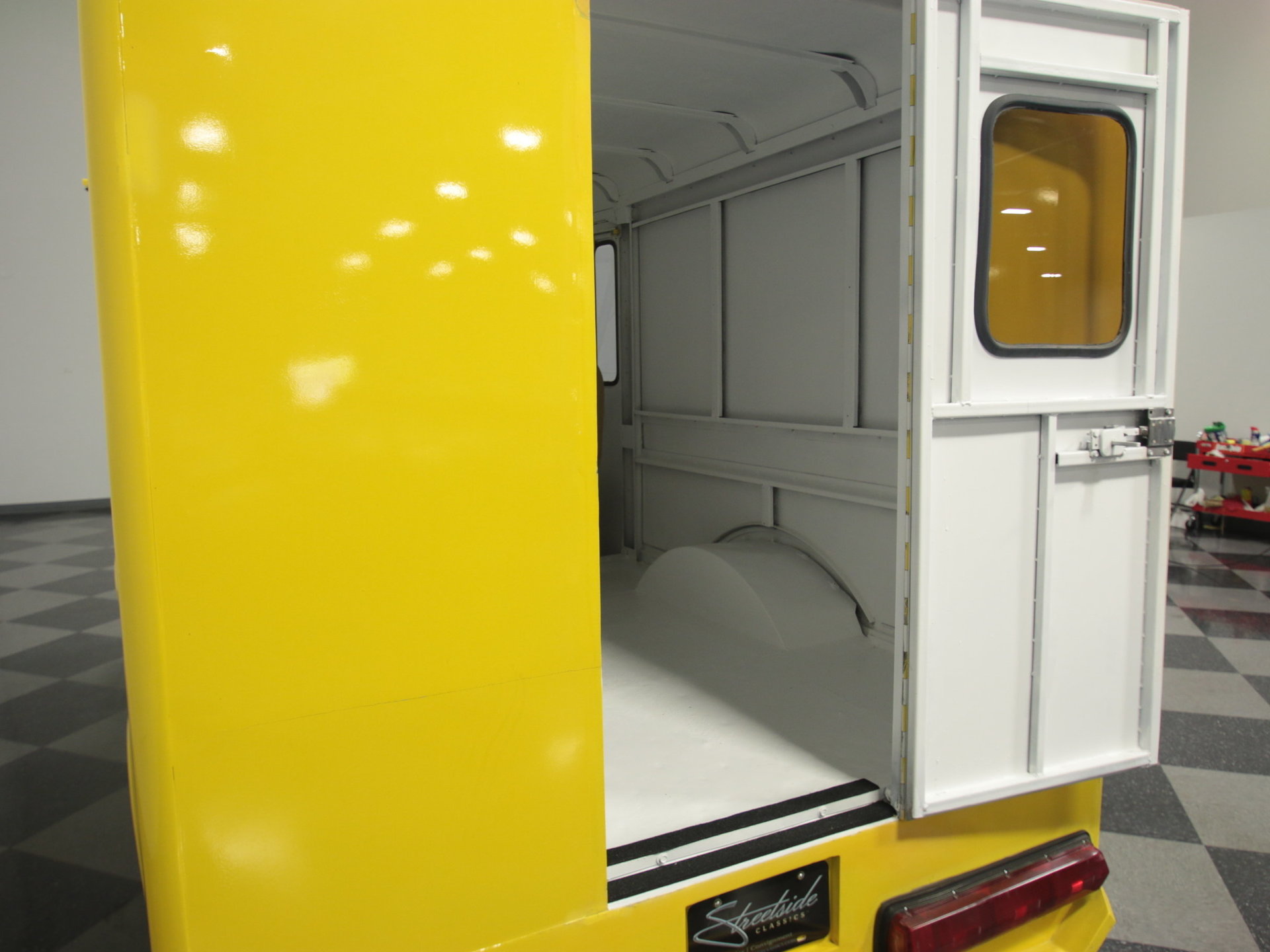 1964 DIVCO 100B | Streetside Classics - The Nation's Trusted Classic ...