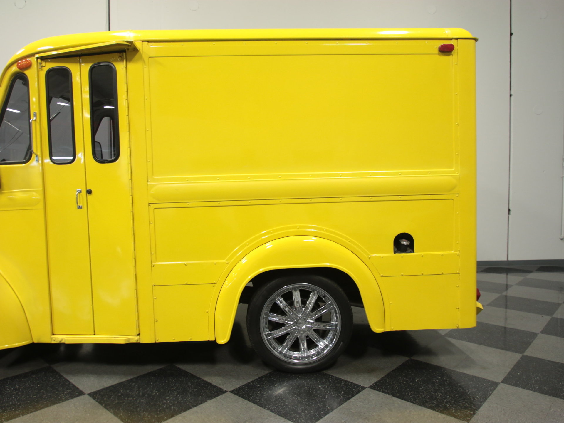 1964 DIVCO 100B | Streetside Classics - The Nation's Trusted Classic ...