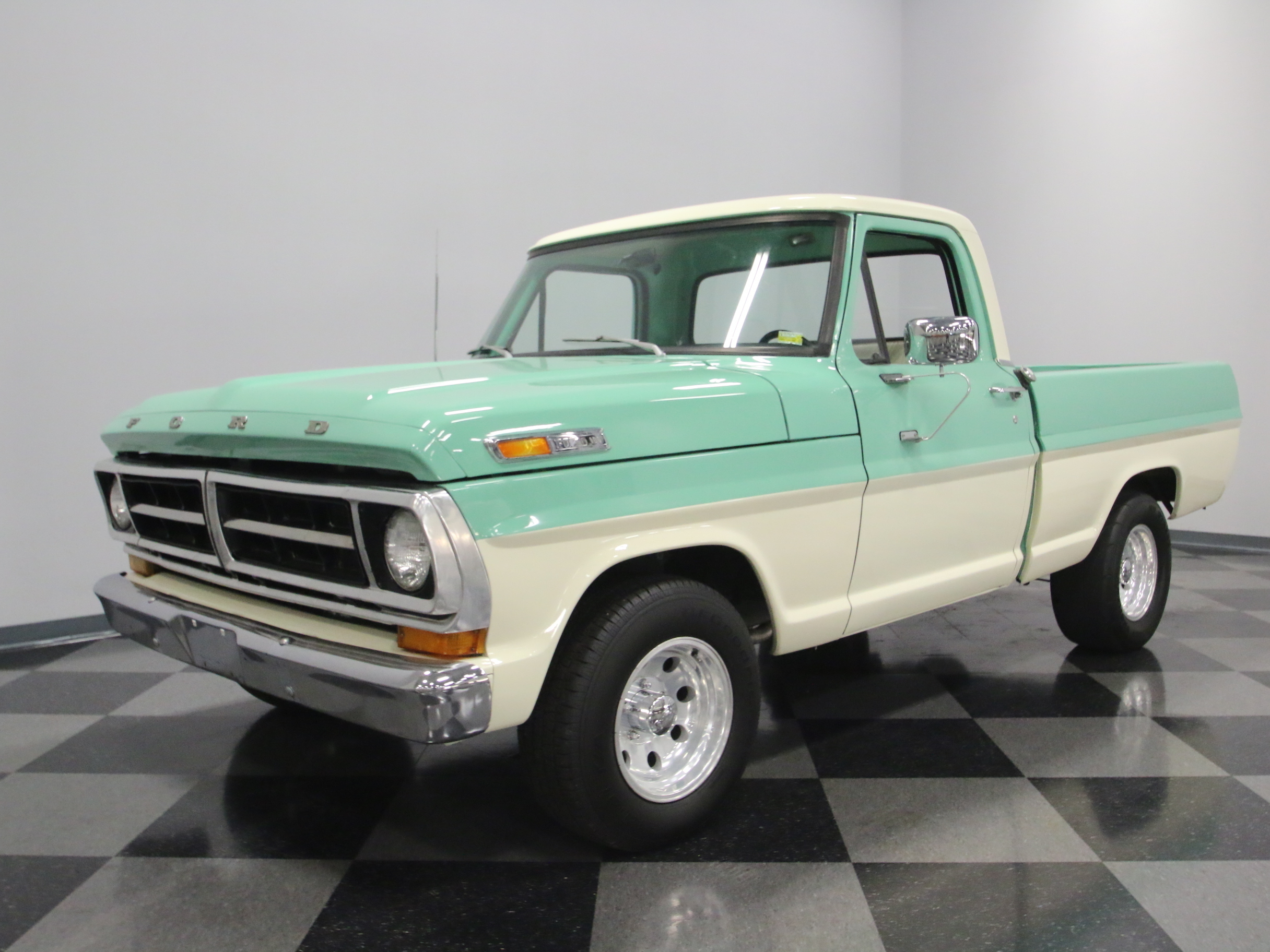 1970 Ford F-100 | Streetside Classics - Classic & Exotic Car ...