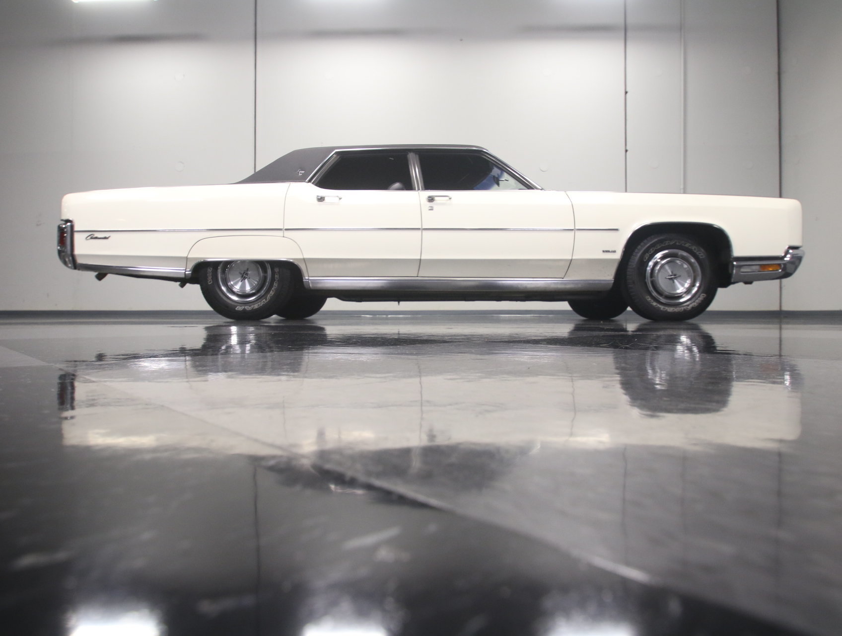 1972 Lincoln Continental | Streetside Classics - The Nation's Trusted ...