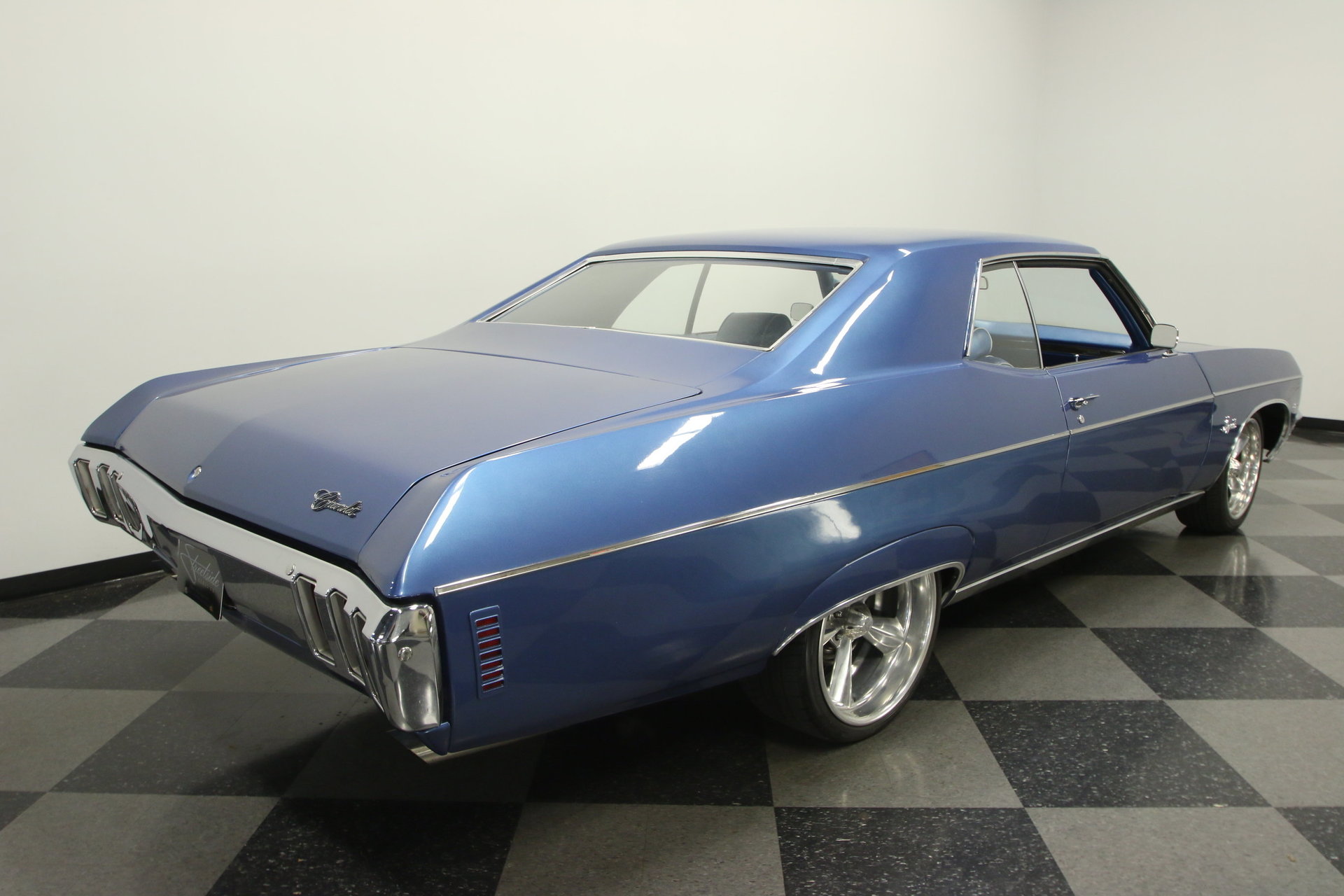1970 Chevrolet Impala | Streetside Classics - The Nation's Trusted ...