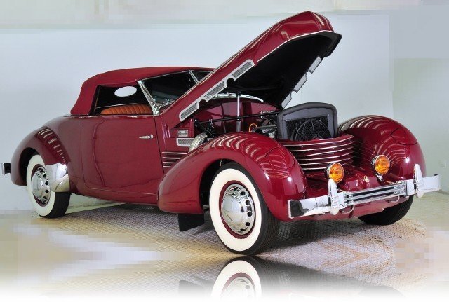 1937 Cord | Volo Auto Museum