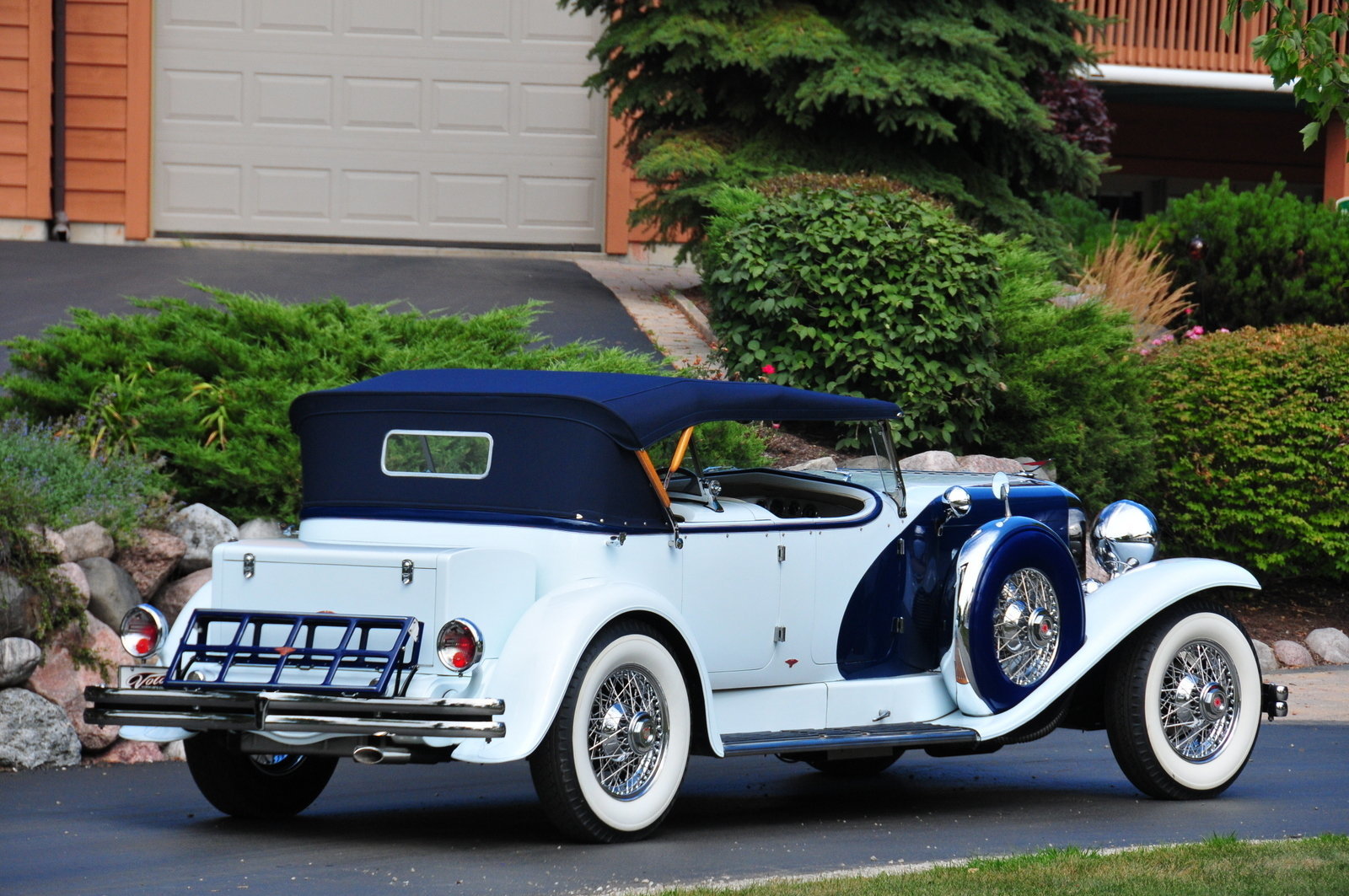 1984 DUESENBERG II WALKER LAGRANDE | Volo Auto Museum