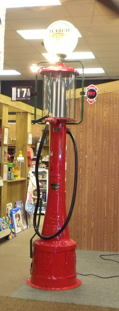 1931 Visible Gas Pumps Fry Model 117 | Volo Auto Museum