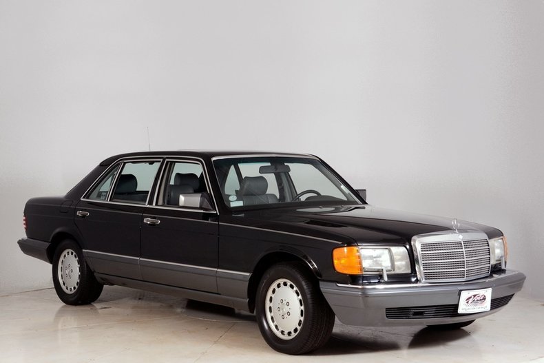 1989 Mercedes-Benz 420 SEL | Volo Auto Museum