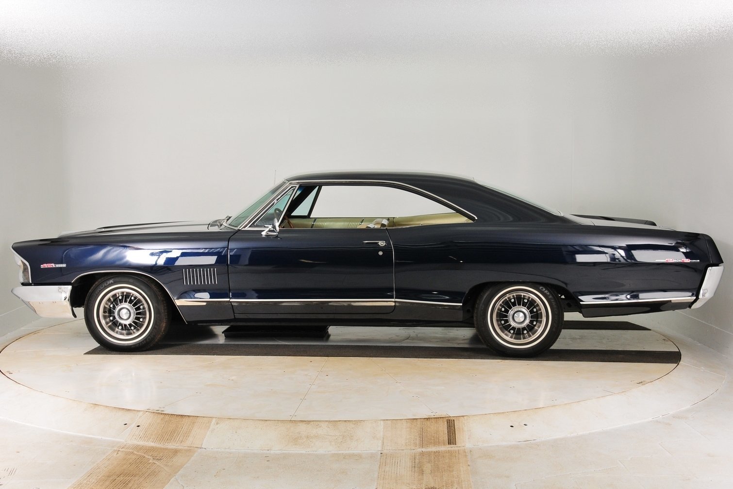 1965 Pontiac 2+2 | Volo Auto Museum