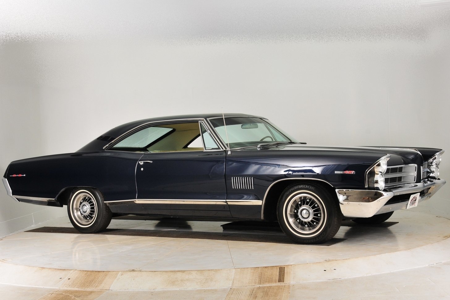 1965 Pontiac 2+2 | Volo Auto Museum