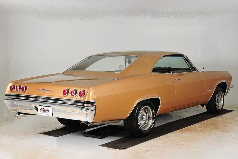 1965 Chevrolet Impala | Volo Auto Museum